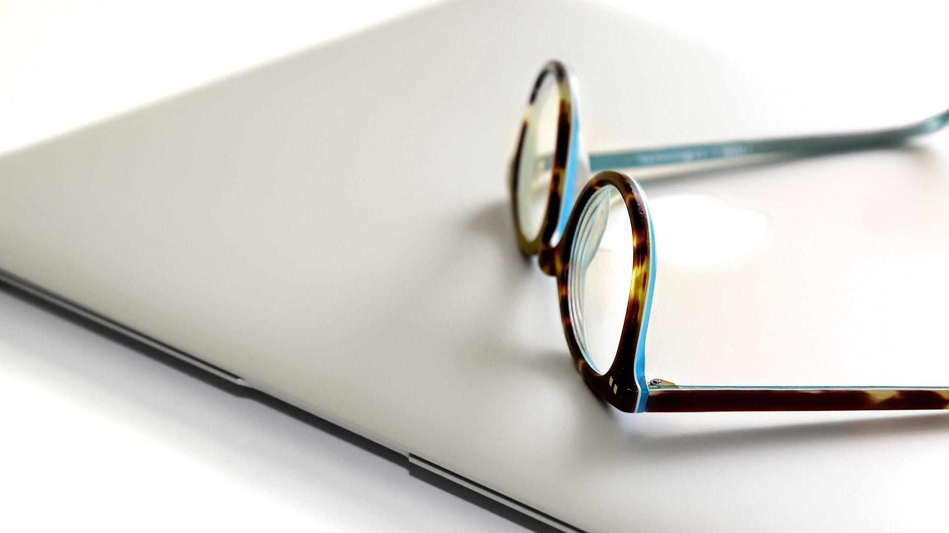 Lentes AR: protección de los ojos con lentes antirreflejo - Vistalite